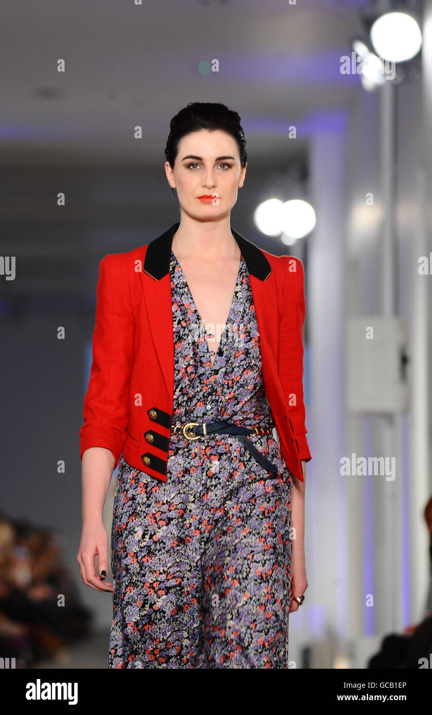 Look Fashion Show Catwalk - London Fashion Week Stock Photo - Alamy