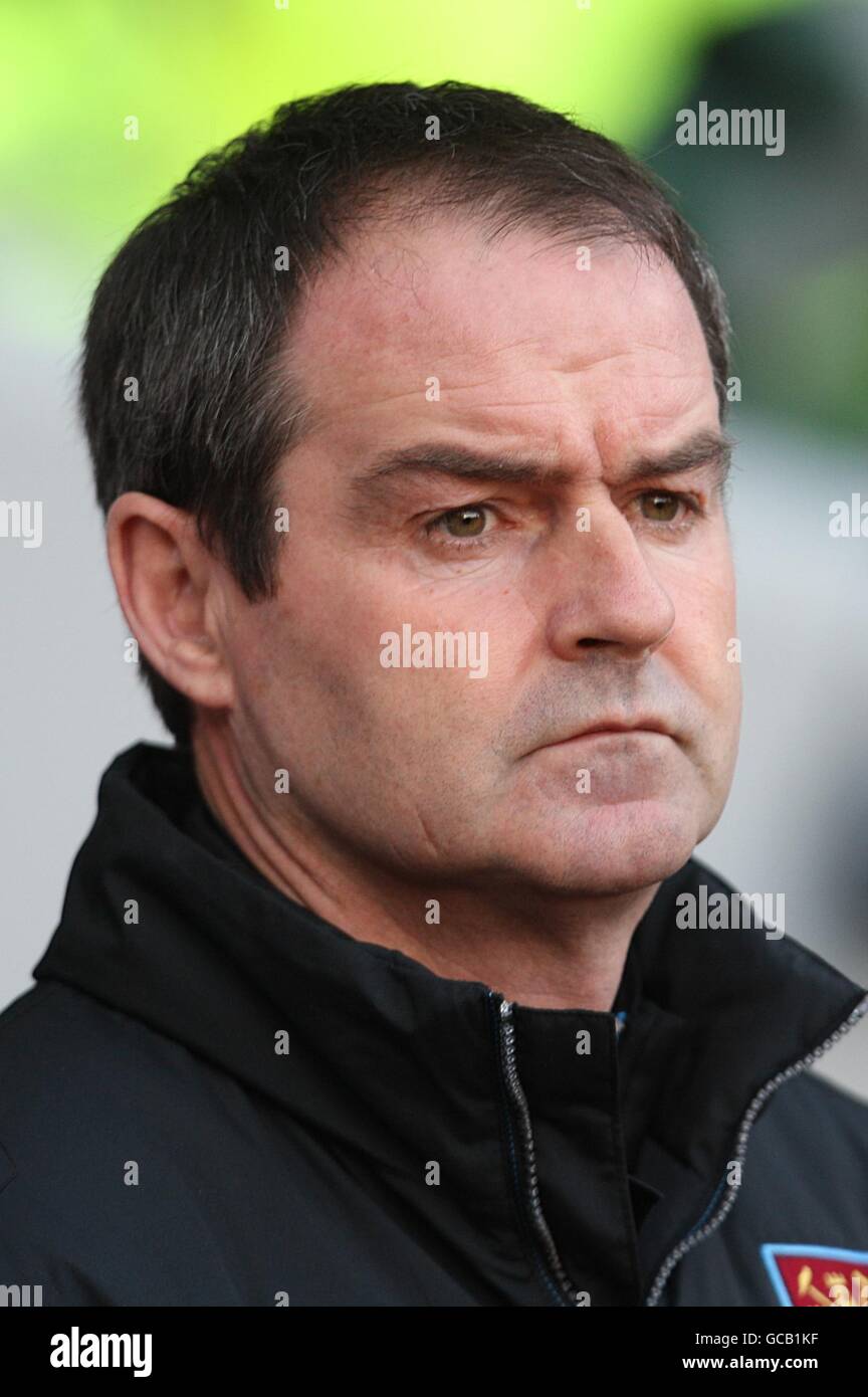 West ham united first team coach steve clarke hi-res stock photography ...