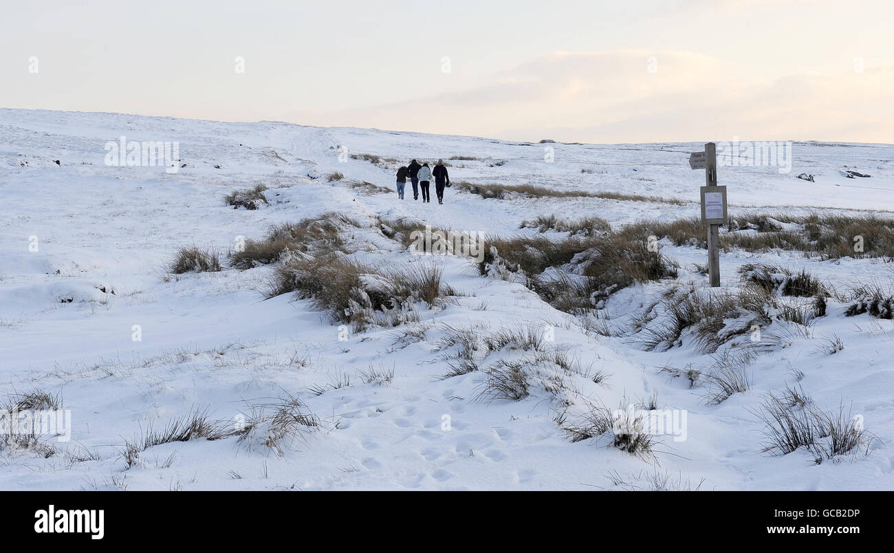 Walkers out and about on the hills above Reeth in the Yorkshire Dales ...