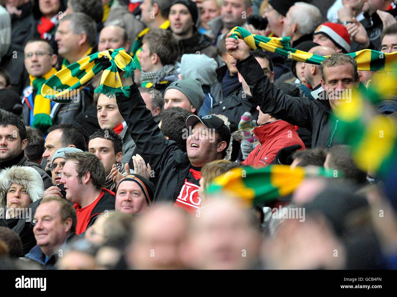Manchester United fans show their support, in the stands Stock Photo ...