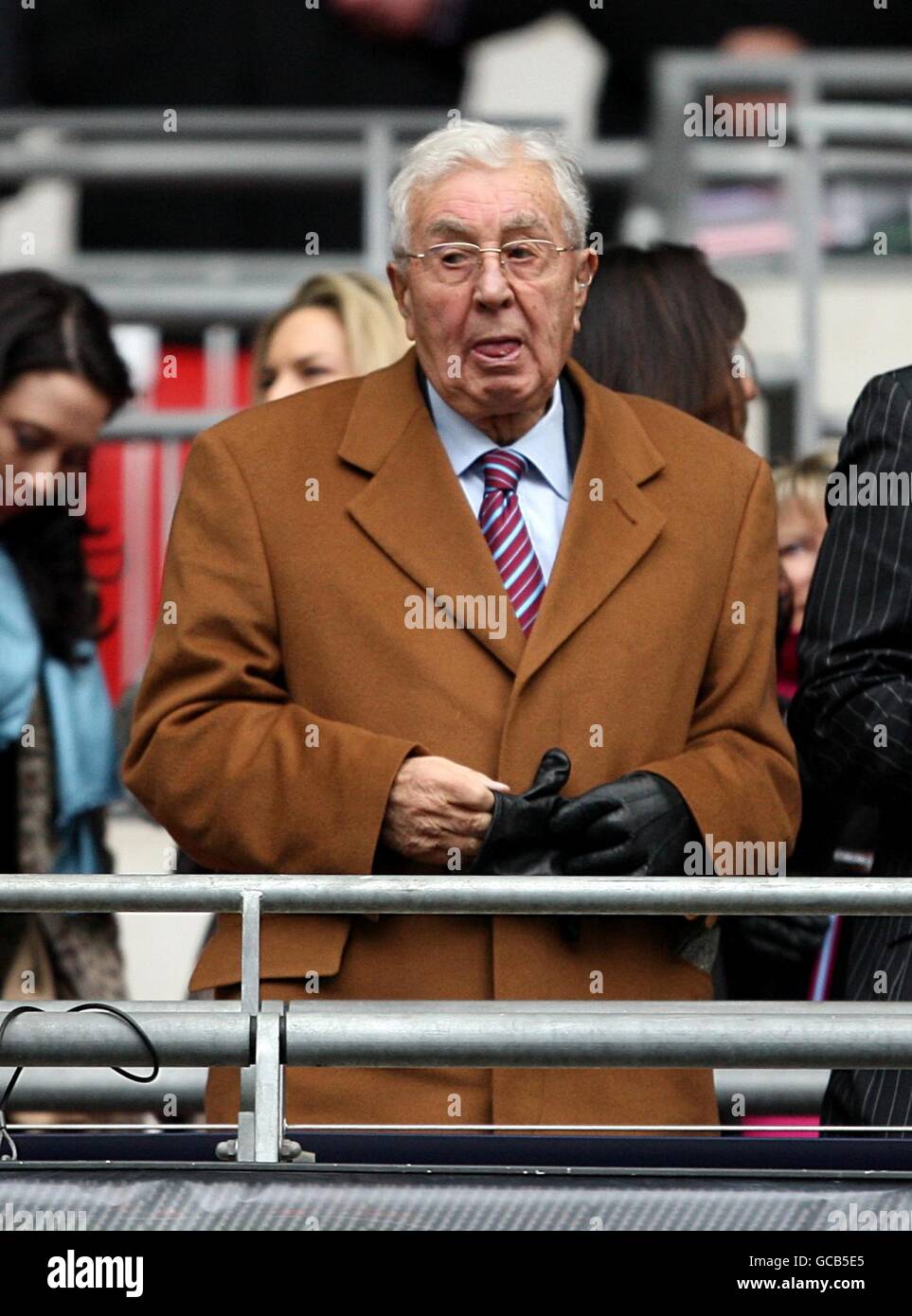 Former aston villa chairman doug ellis in the stands hi-res stock ...