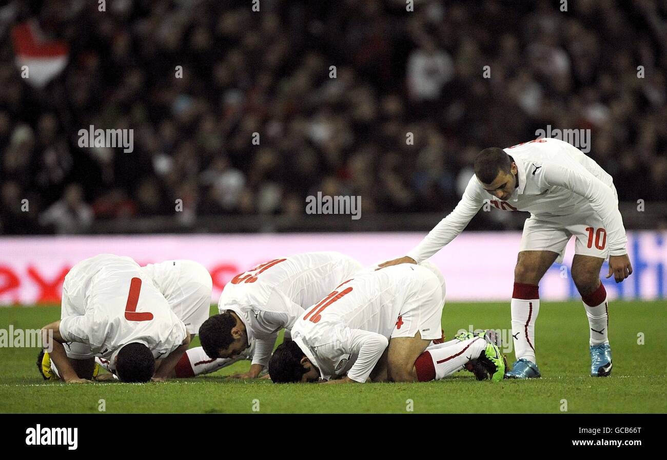 Soccer players praying hi-res stock photography and images - Alamy