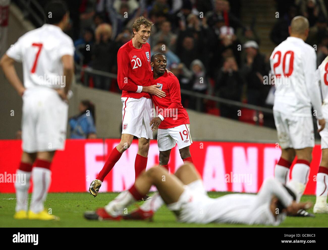 Peter crouch celebration england hi-res stock photography and images ...
