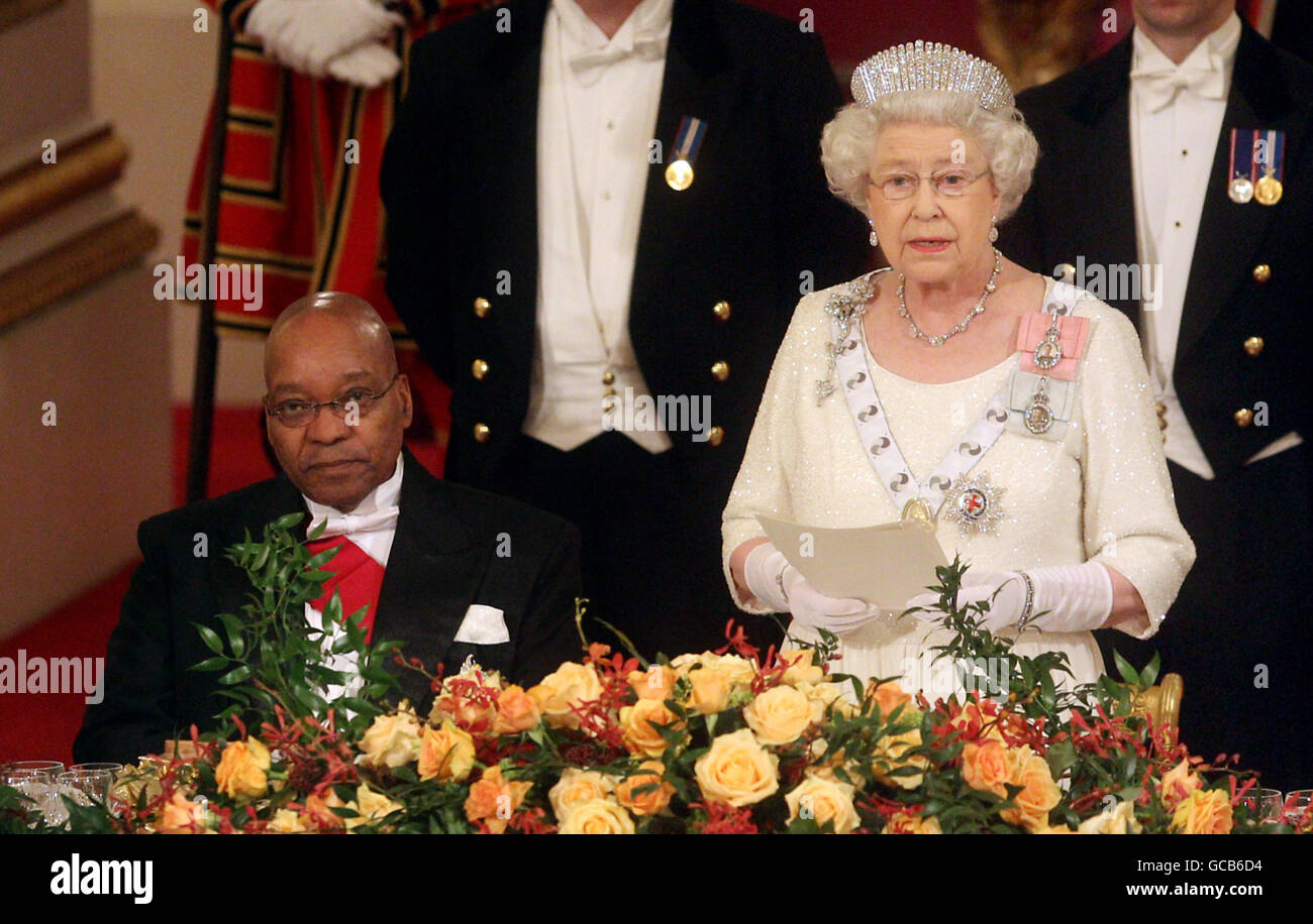 Queen Elizabeth II and South African President Jacob Zuma during the ...
