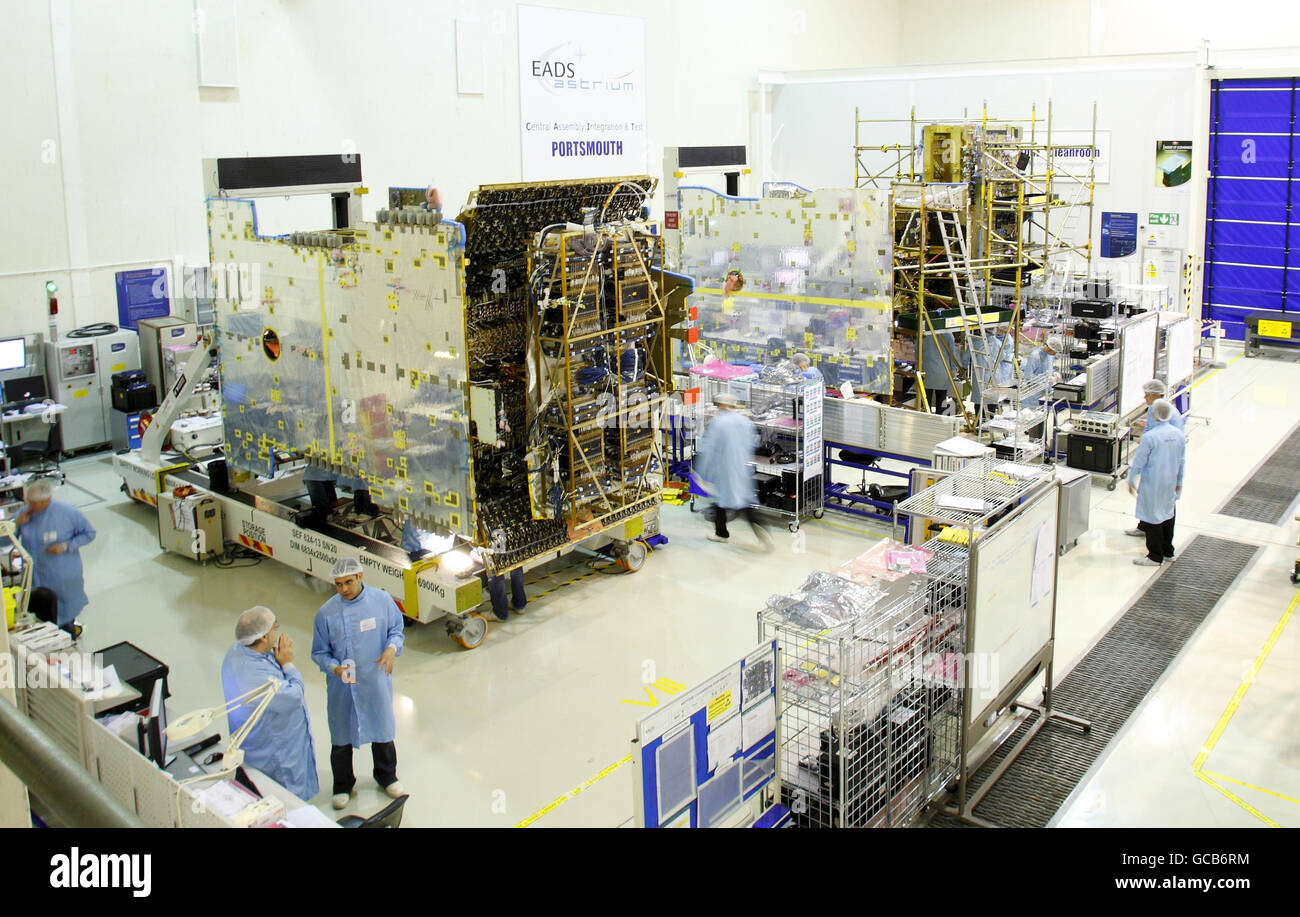 Clean room manufacturing hi-res stock photography and images - Alamy