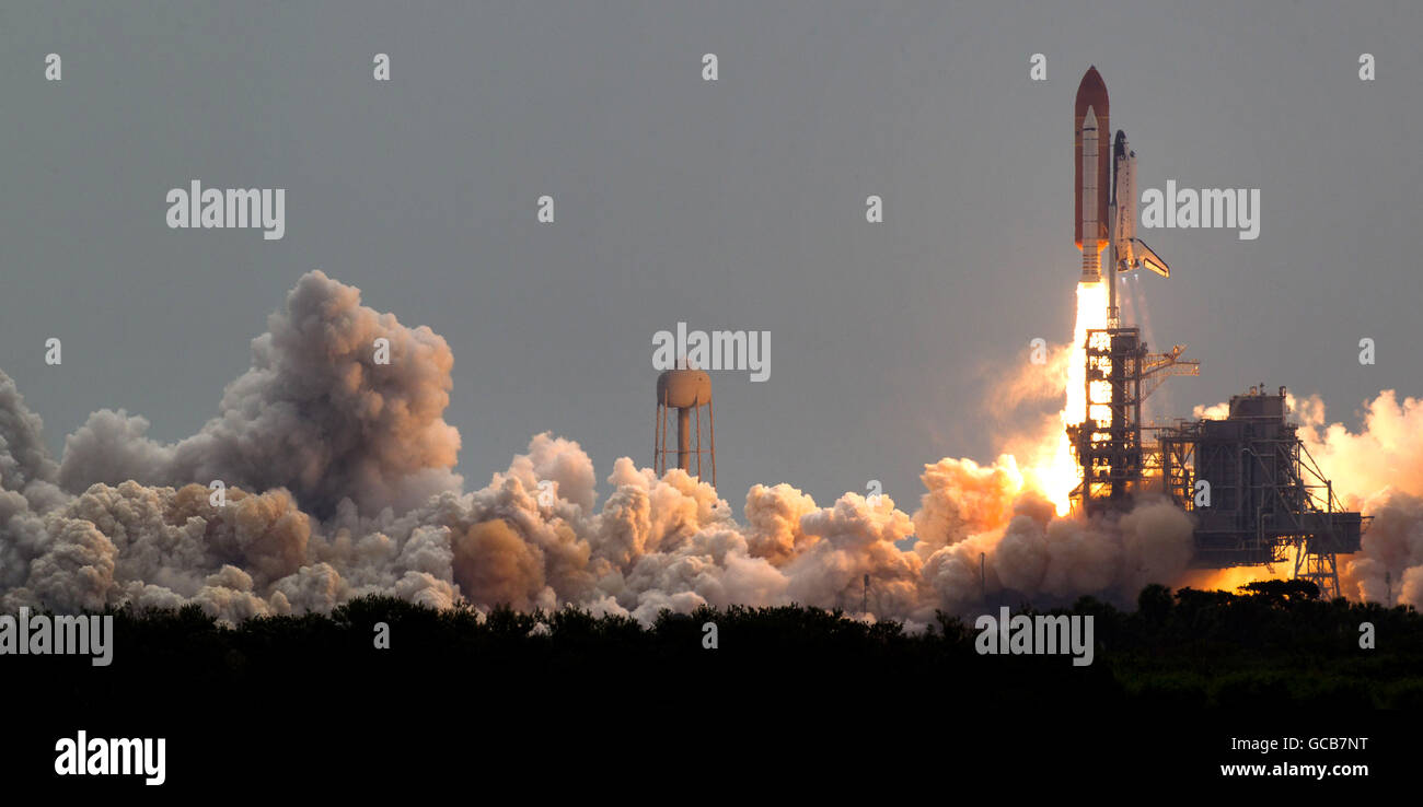 Space Shuttle Atlantis STS-135 lifts-off on the final space shuttle ...
