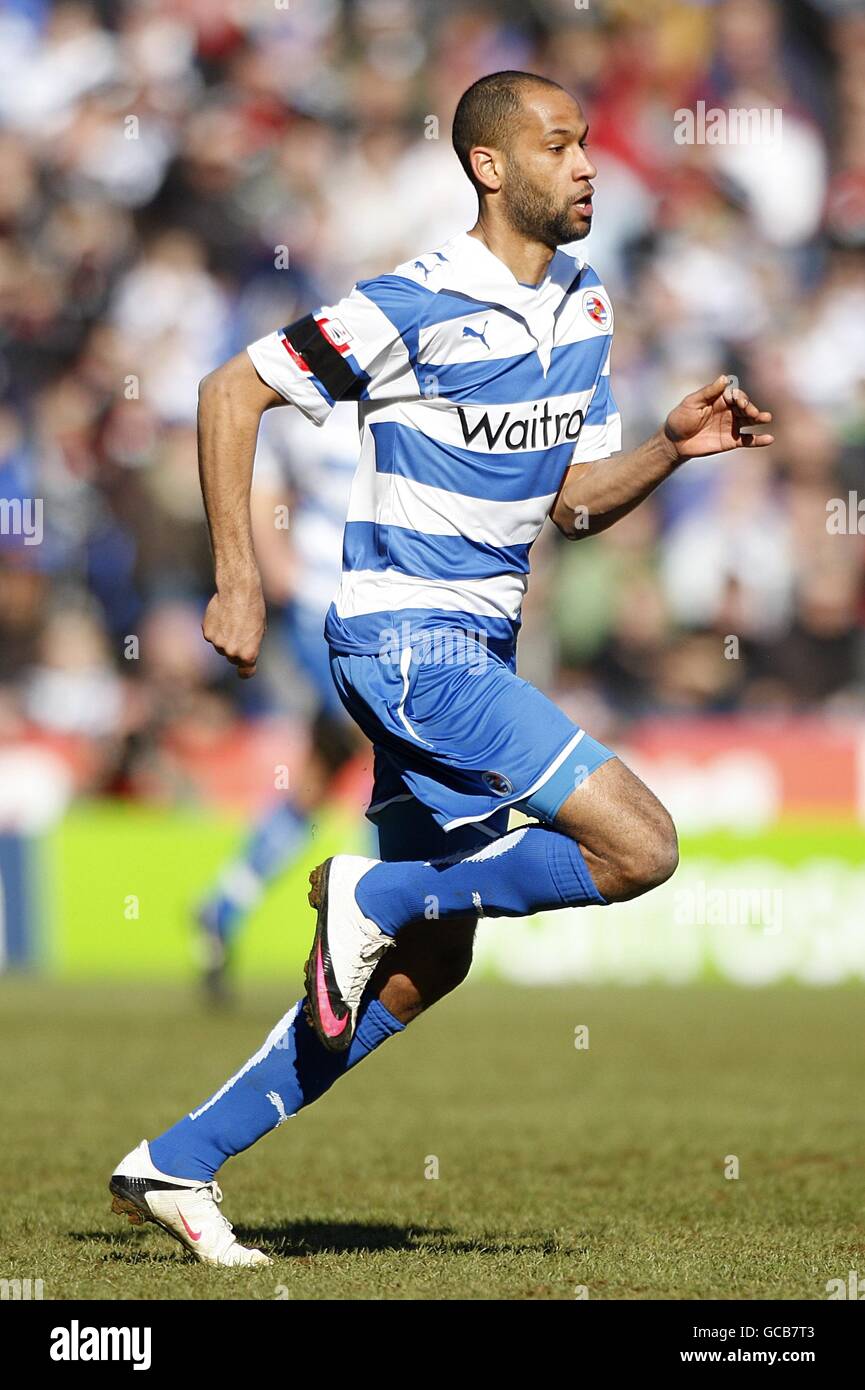 Soccer - FA Cup - Sixth Round - Reading v Aston Villa - Madejski ...