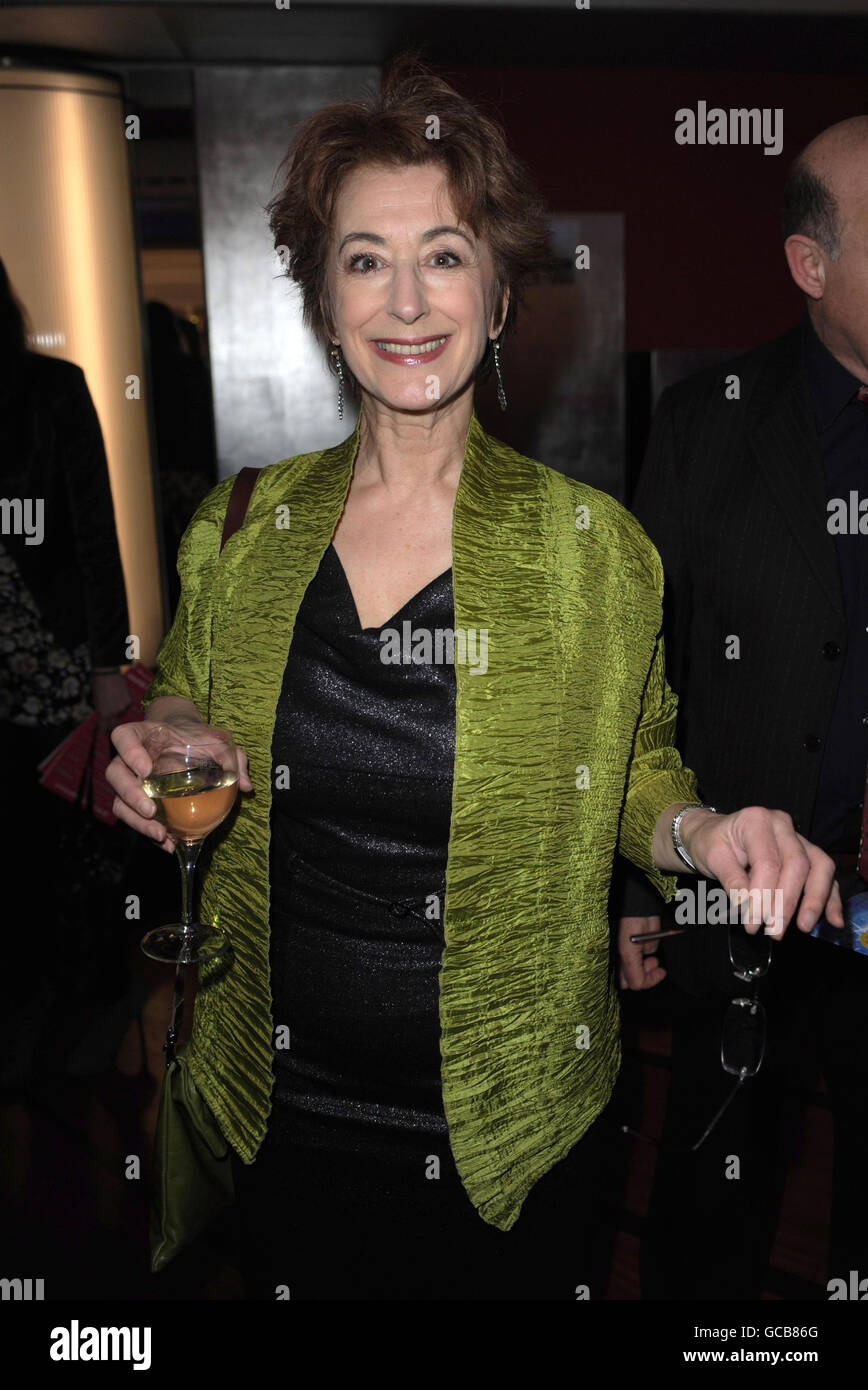 Maureen lipman theatre and television actress hi-res stock photography ...