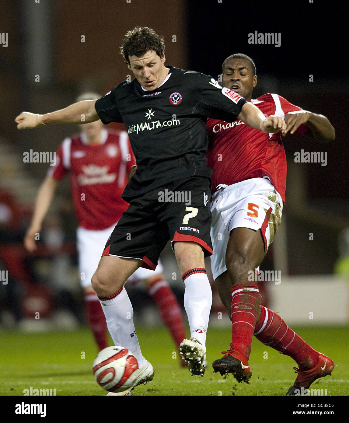 Nottingham Forest's Wes Morgan and Sheffield United's Darius Henderson ...