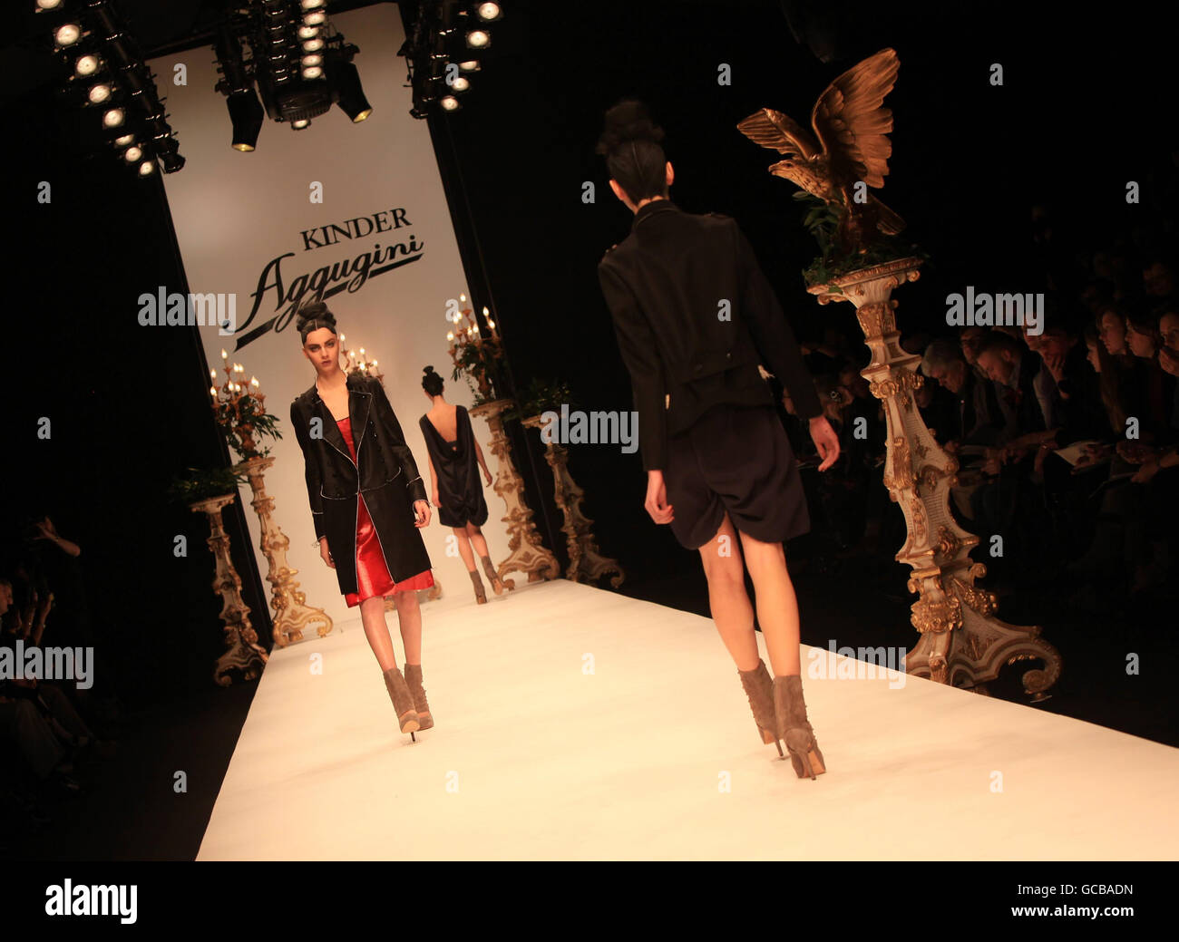 Full length catwalk runway mangsb hi-res stock photography and images ...
