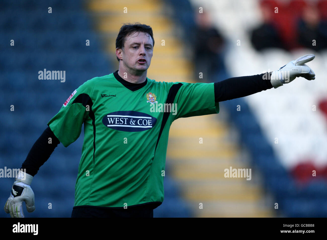 Dagenham redbridge goalkeeper tony roberts hi-res stock photography and ...