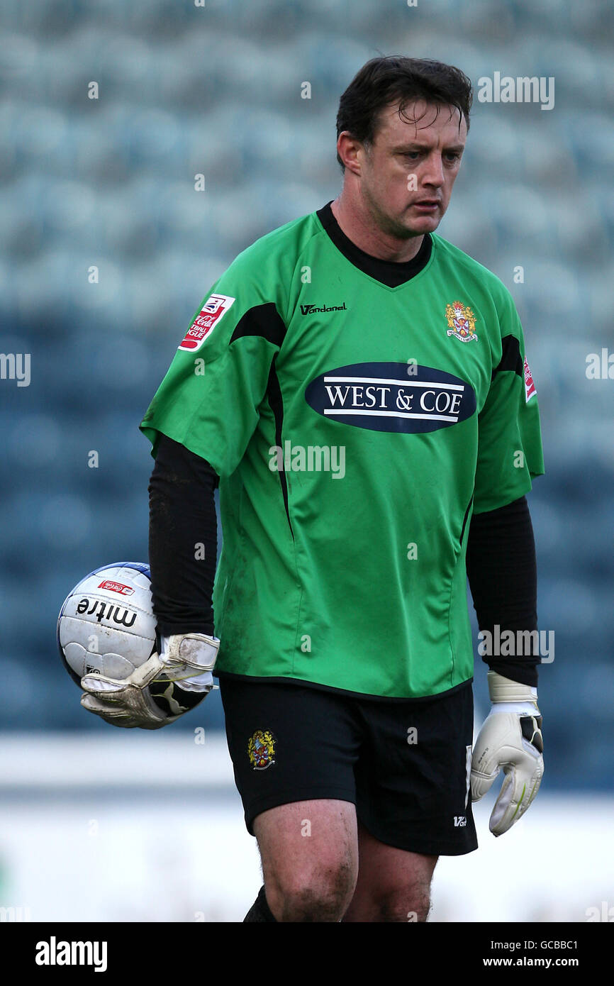 Dagenham redbridge goalkeeper tony roberts hi-res stock photography and ...