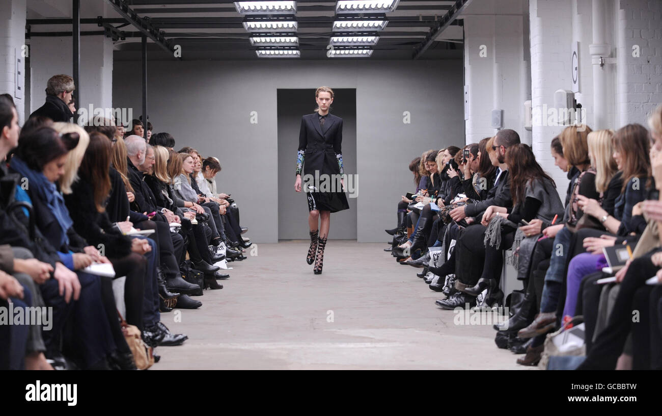 Christopher Kane Catwalk - London Fashion Week Stock Photo - Alamy