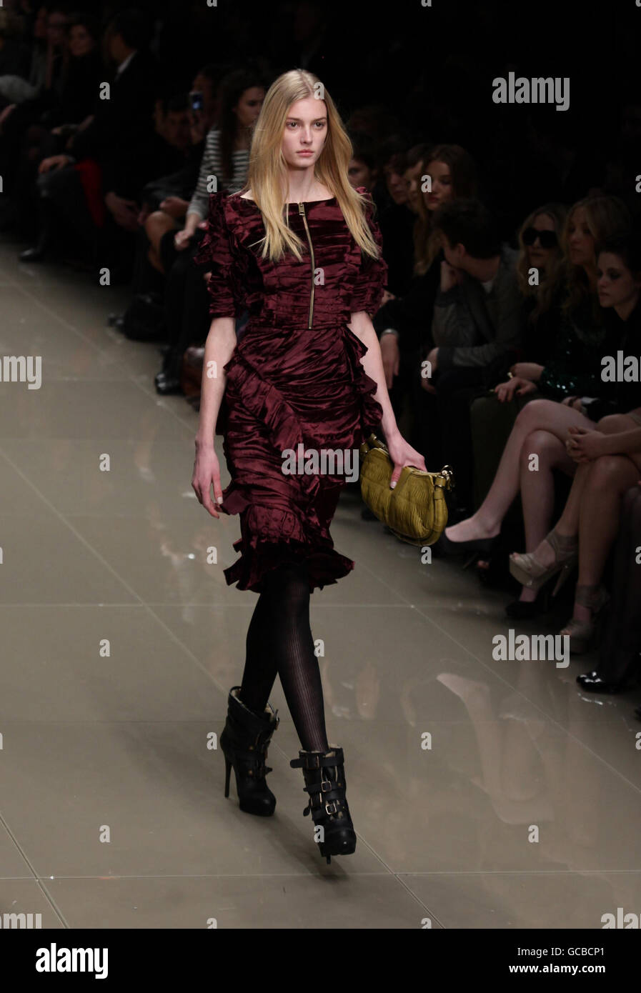 Burberry Catwalk - London Fashion Week Stock Photo - Alamy