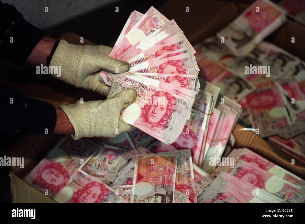 COUNTERFEIT FIFTY POUND BANK NOTES SEIZED BY POLICE IN THE LARGEST EVER ...