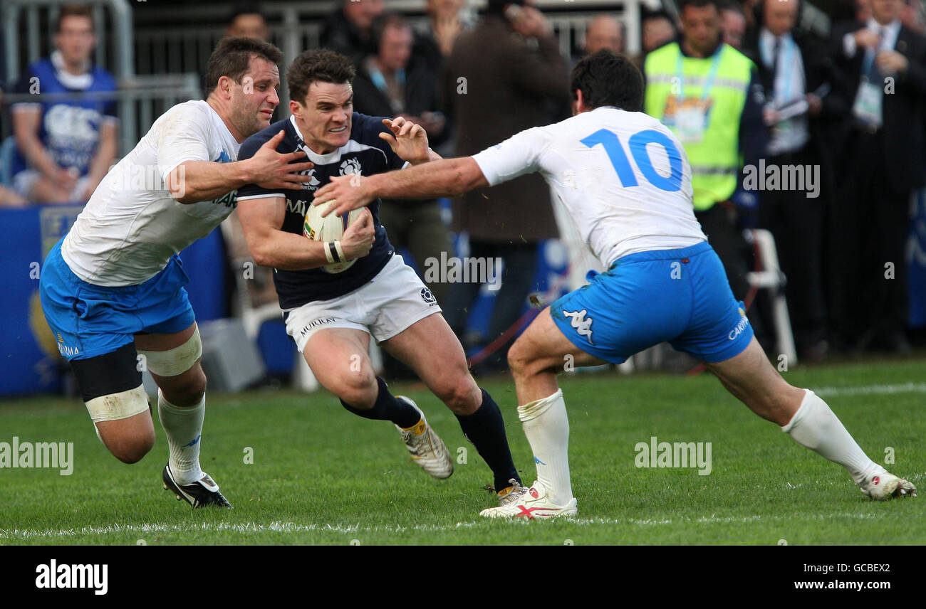 Scotland's Max Evans (centre) runs at Italy's Craig Gower and Andrea ...