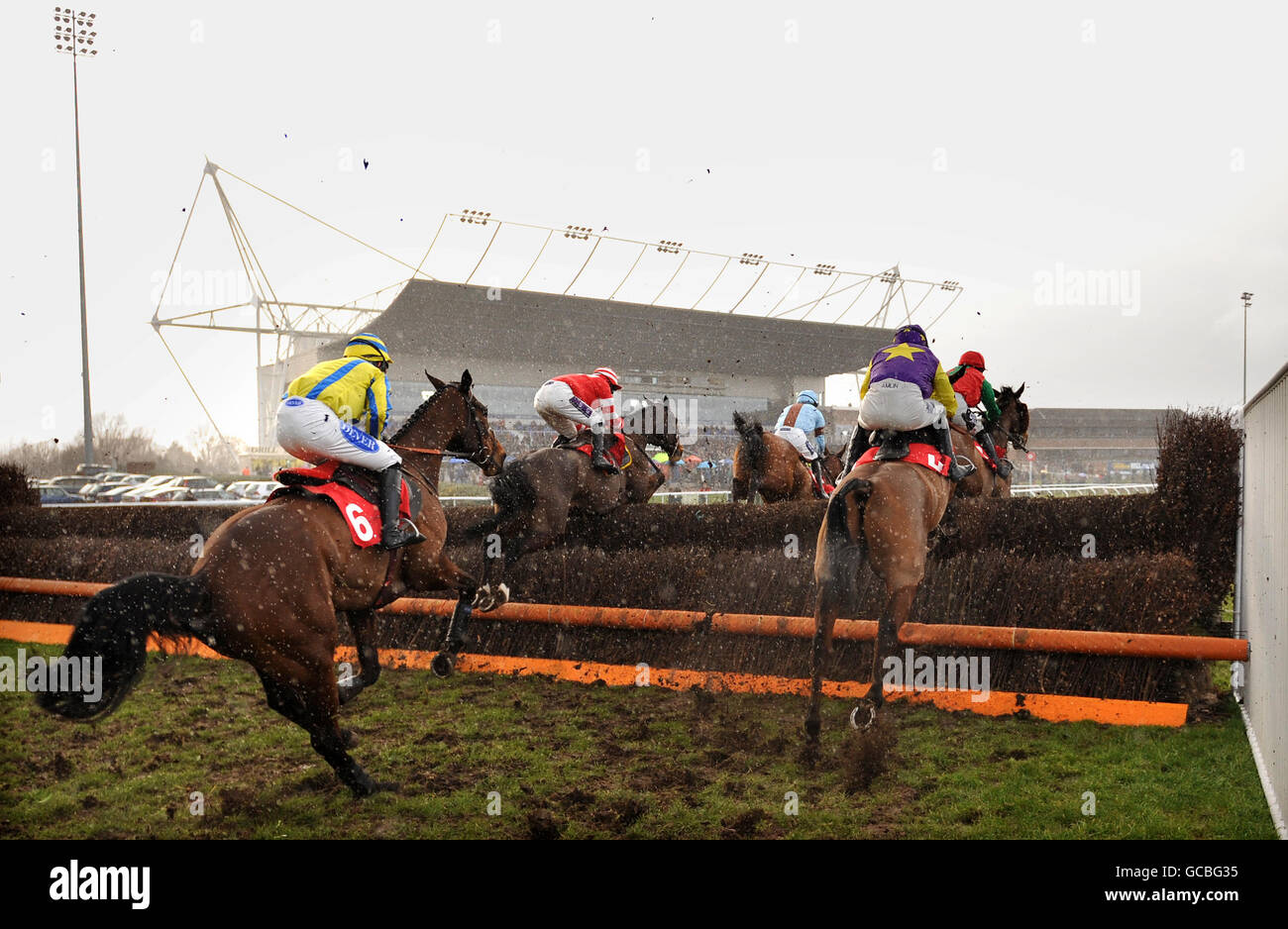 Kempton park racecourse grandstand hi-res stock photography and images ...