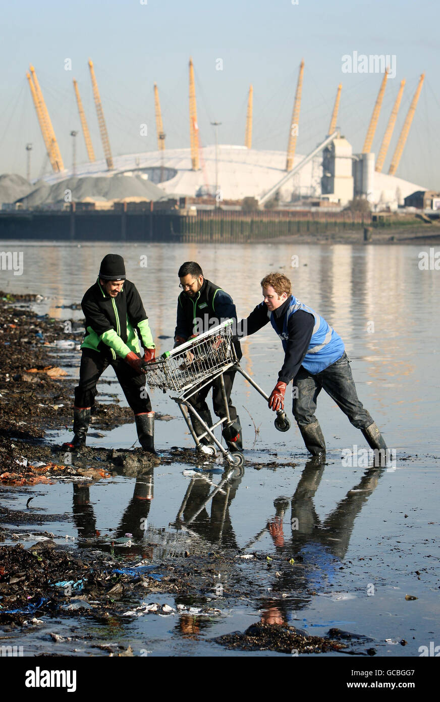 Thames clean up Stock Photo - Alamy