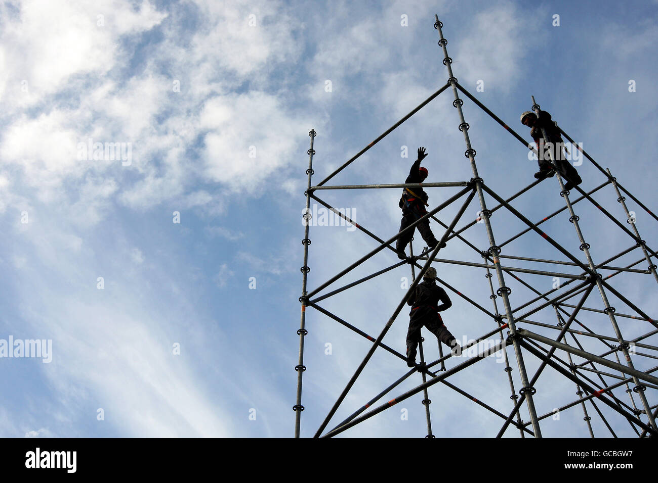 Work on scaffolding hi-res stock photography and images - Alamy