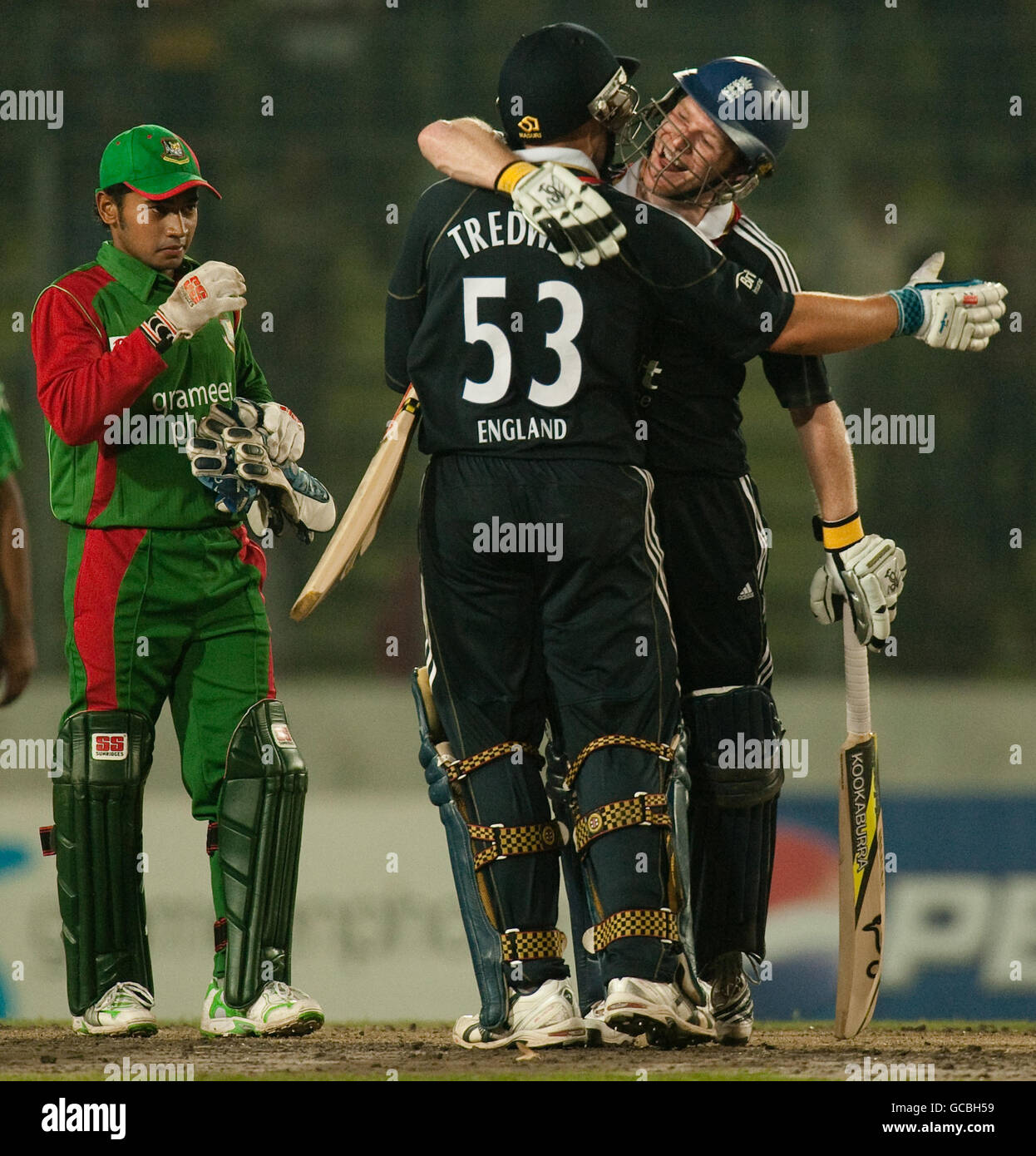 Cricket England Players Teammates Hug Hugging Celebrate Celebrating ...