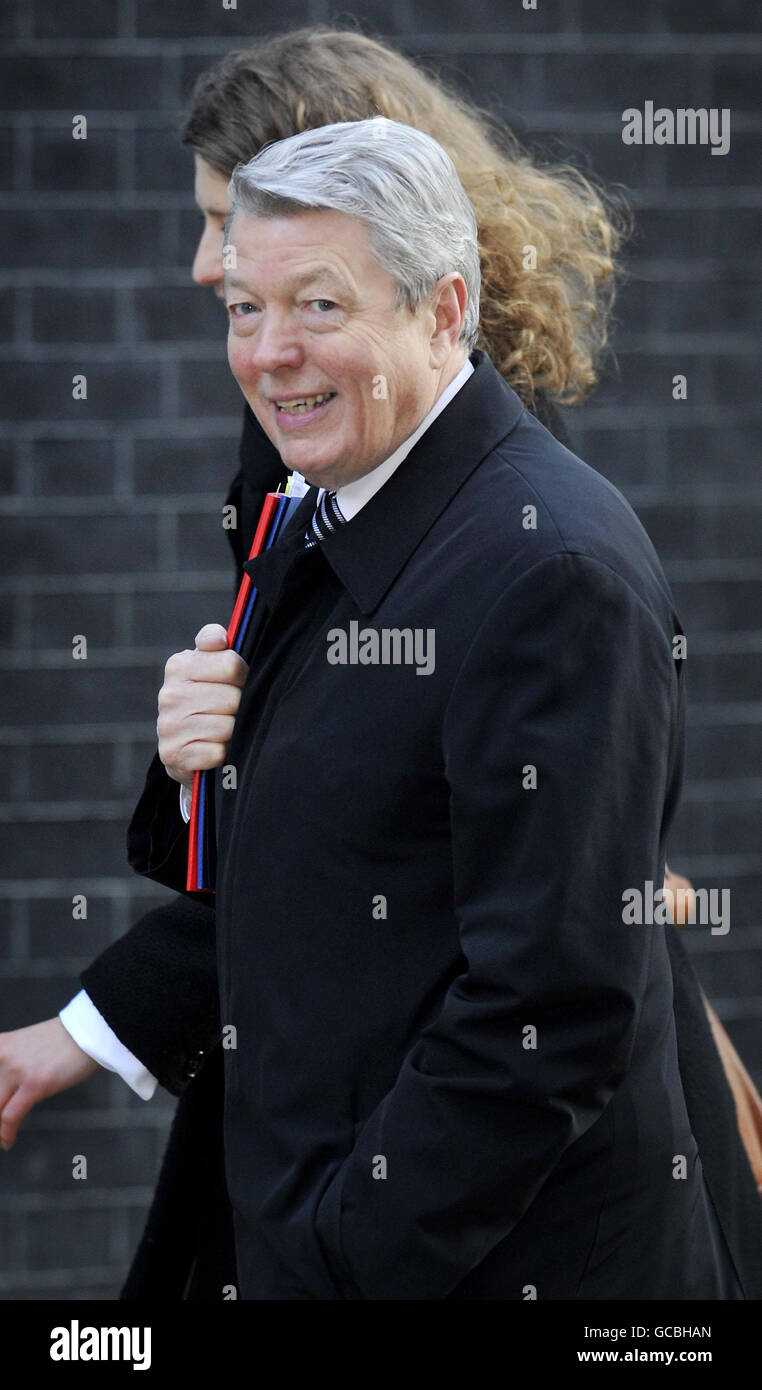 Home secretary alan johnson arrives 10 downing street cabinet meeting ...