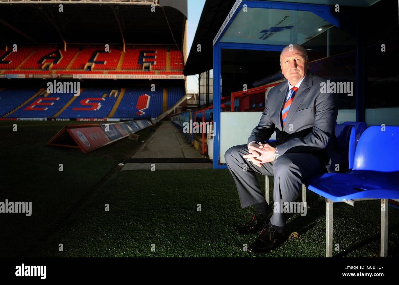 Seated sitting soccer football manager hi-res stock photography and ...