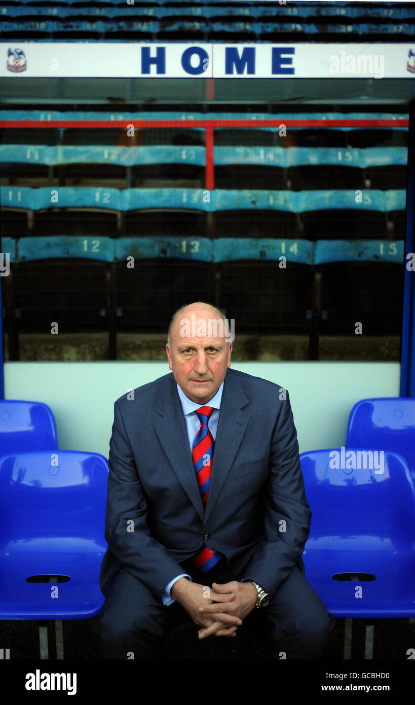 Football manager chair hi-res stock photography and images - Alamy