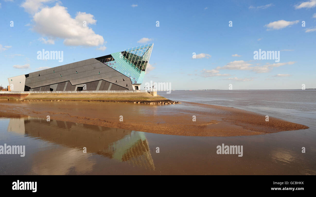 Underwater hull hi-res stock photography and images - Alamy