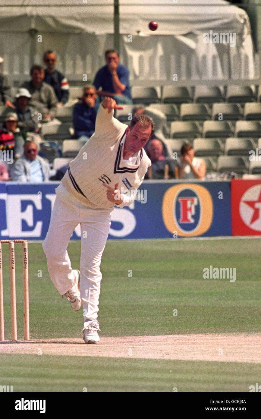 MIDDLESEX BOWLER JOHN EMBUREY DURING THE BRITANNIC ASSURANCE ...