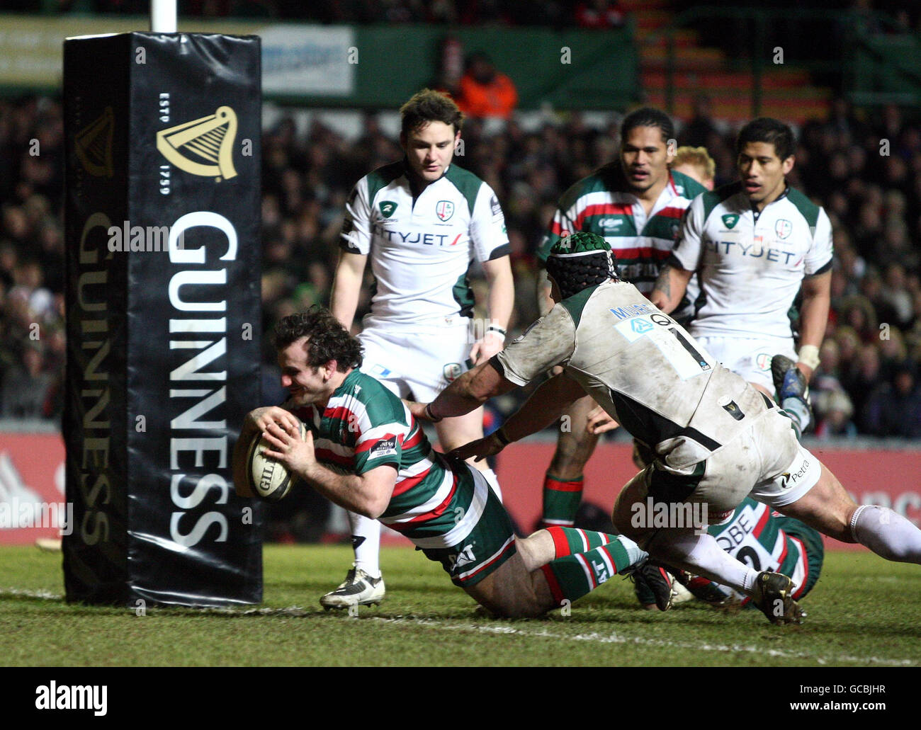 George Chuter goes over to score Leicester Tigers fourth try during the ...