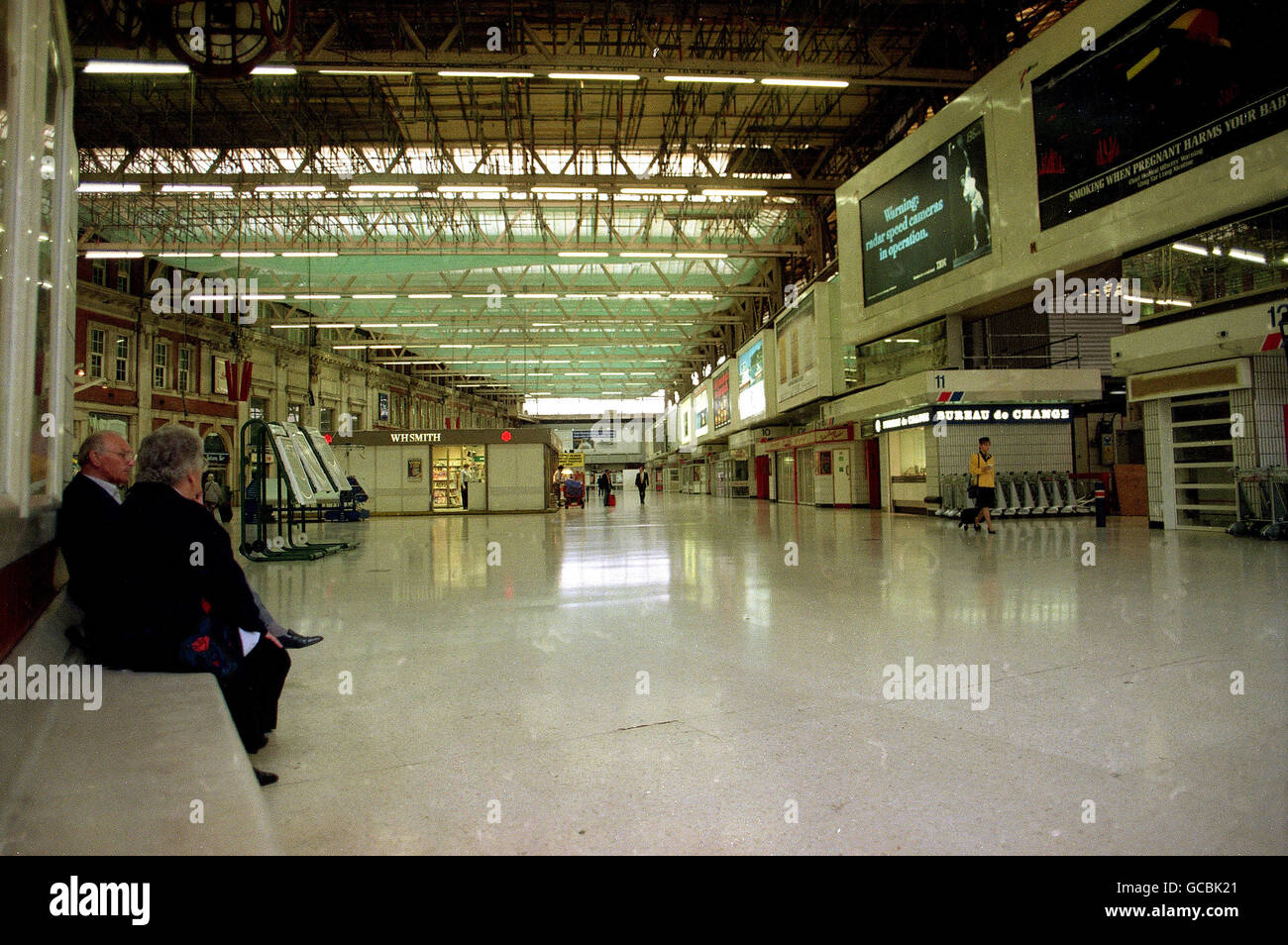 Empty concourse waterloo station hi-res stock photography and images ...