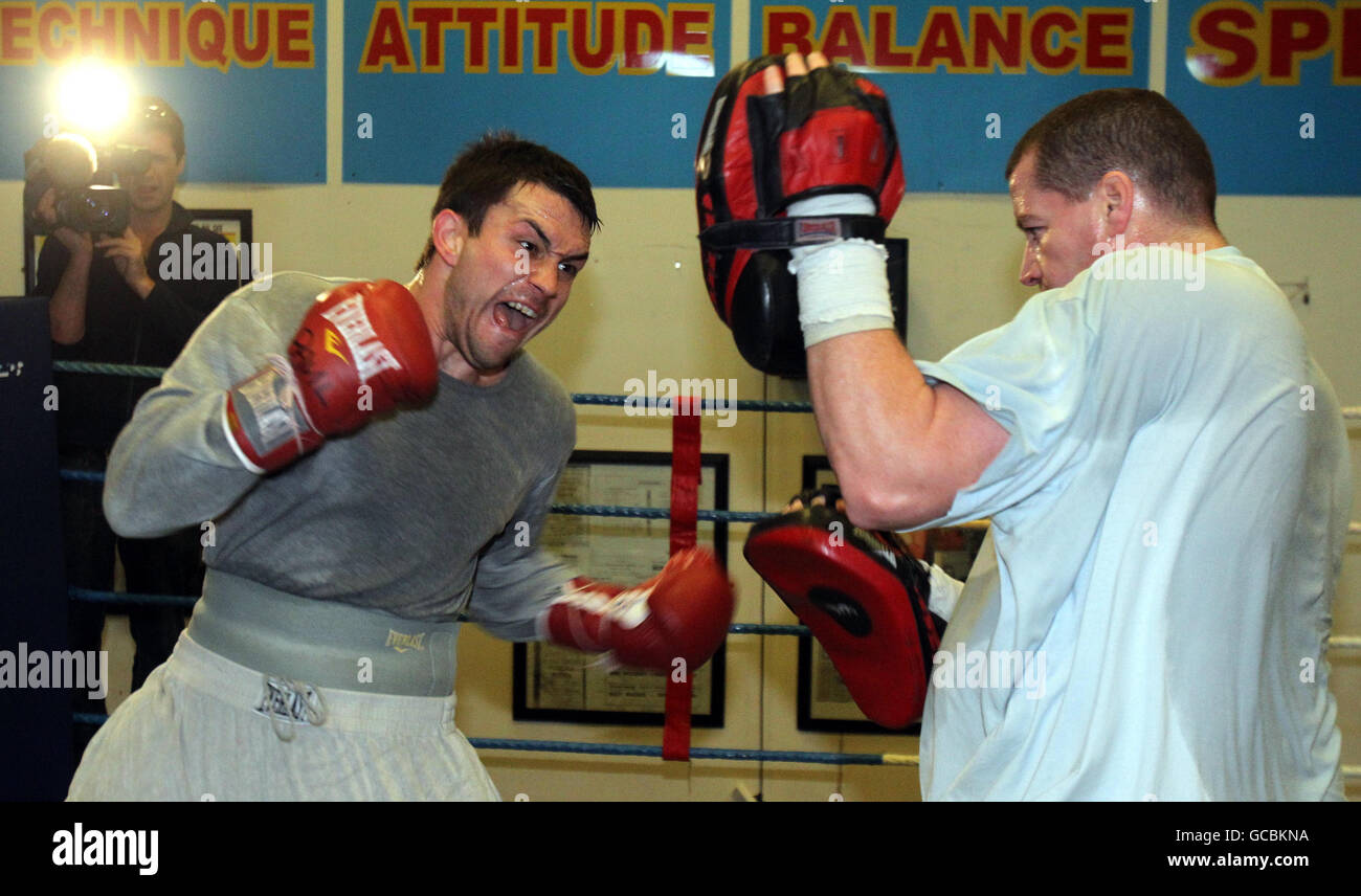 Bridge road gym hi-res stock photography and images - Alamy