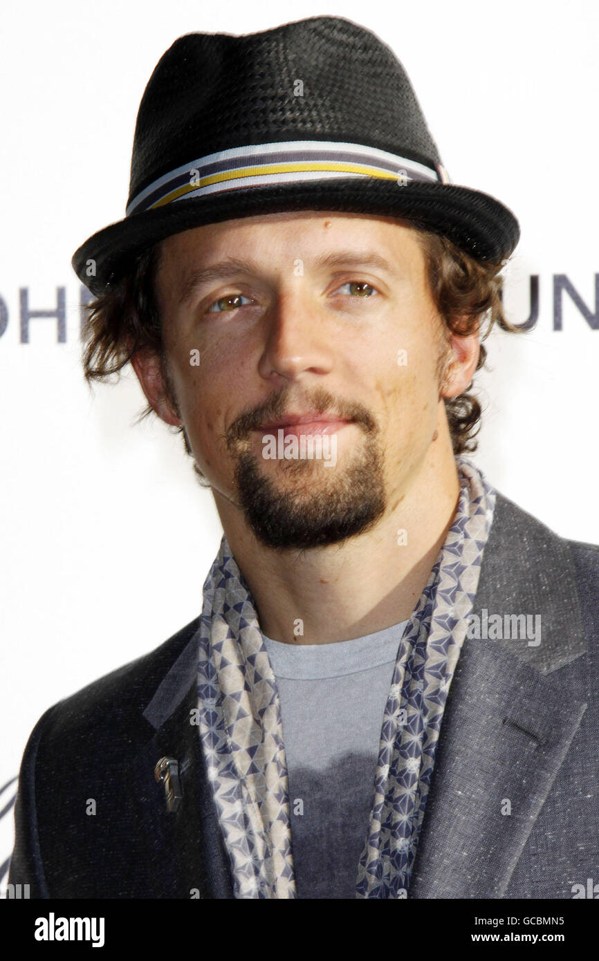 Jason Mraz arriving for The 18th annual Elton John AIDS Foundation ...
