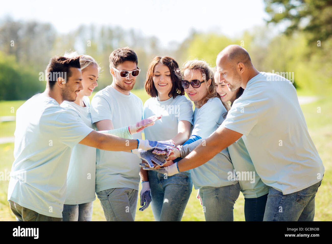 All hands volunteers hi-res stock photography and images - Alamy