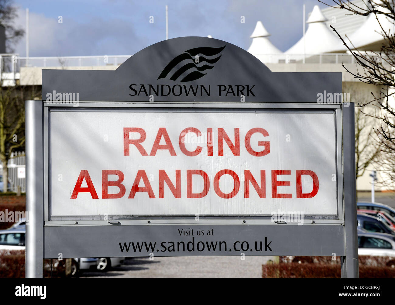 Sandown park race track hi-res stock photography and images - Alamy