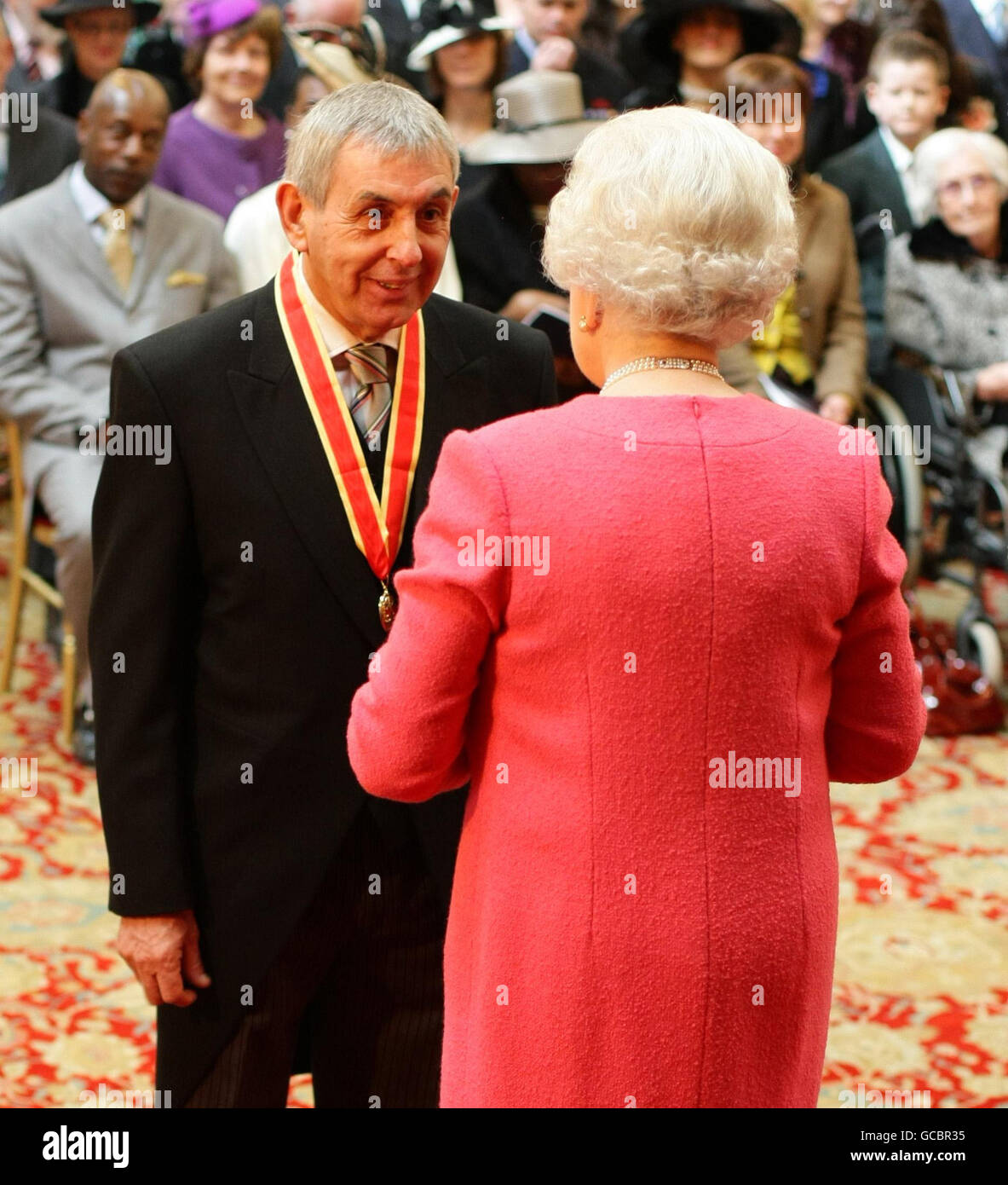 British and Irish Lions coach Sir Ian McGeechan is knighted by Queen ...