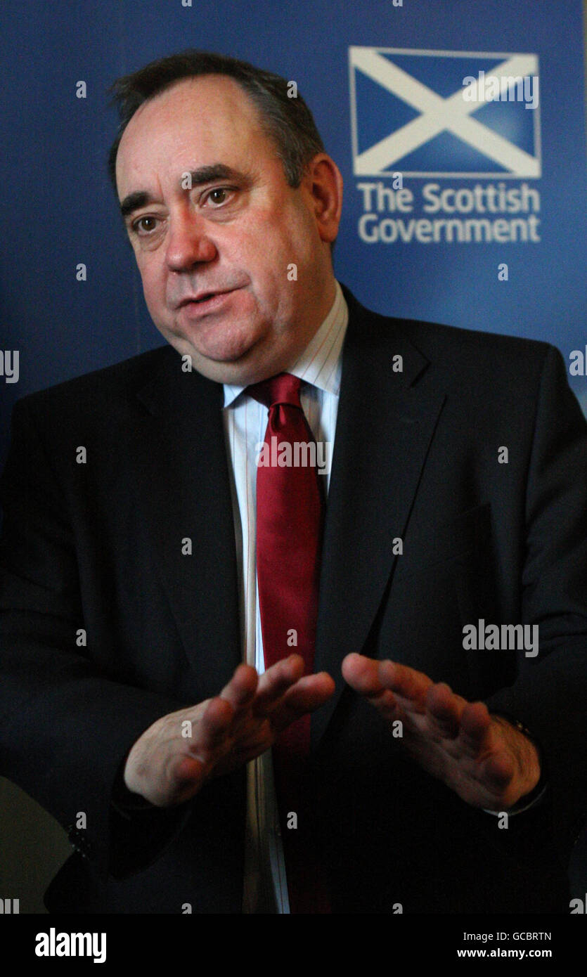 First Minister Alex Salmond hosts a media briefing in the Drawing Room ...