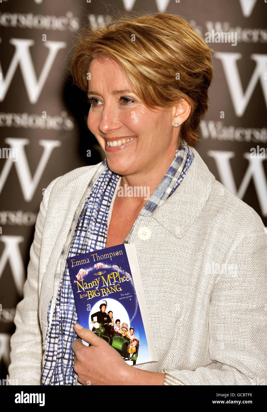 Emma thompson book signing hi-res stock photography and images - Alamy