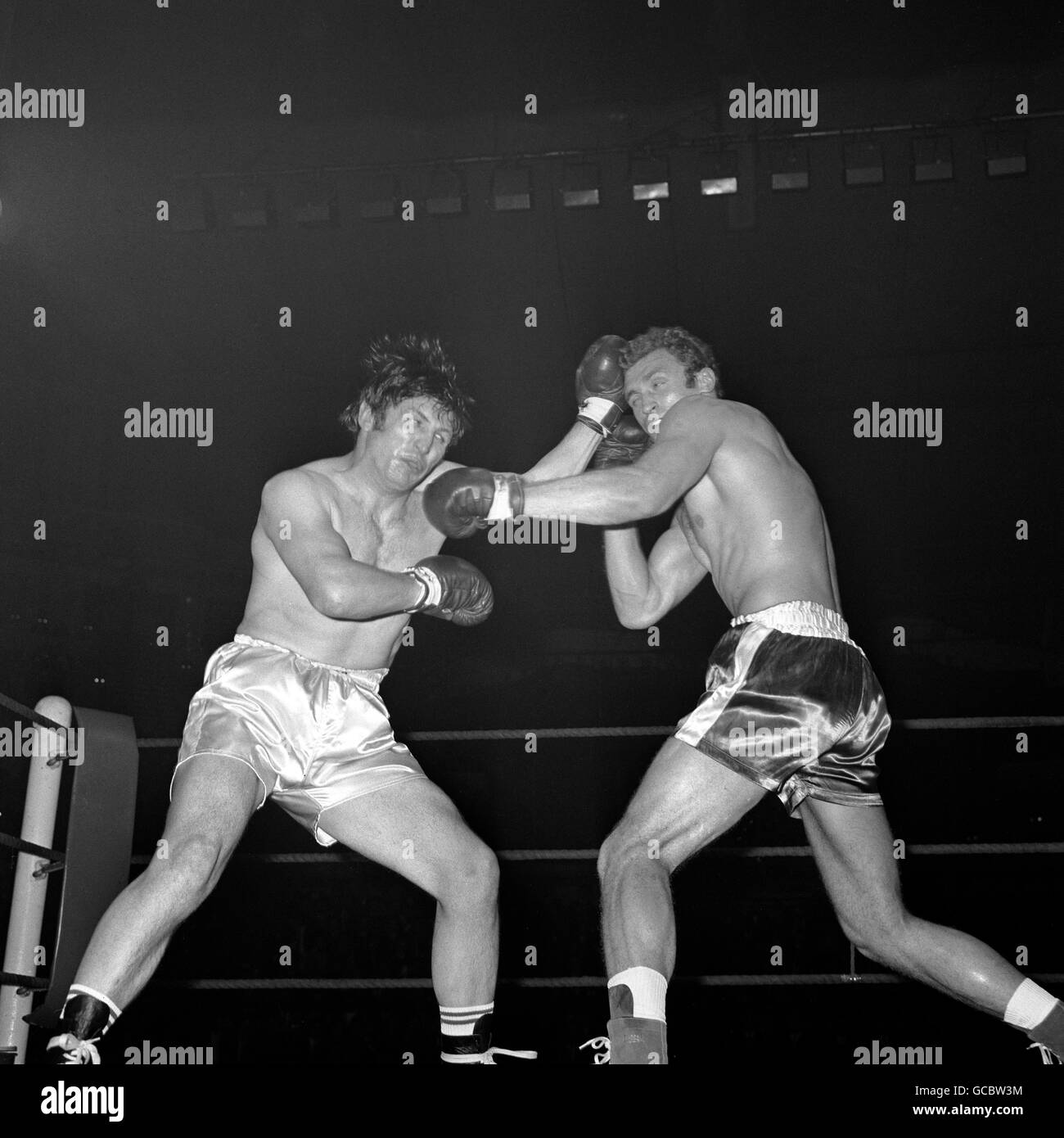 Boxing - Heavyweight - Joe Bugner v Johnny Prescott - Royal Albert Hall ...