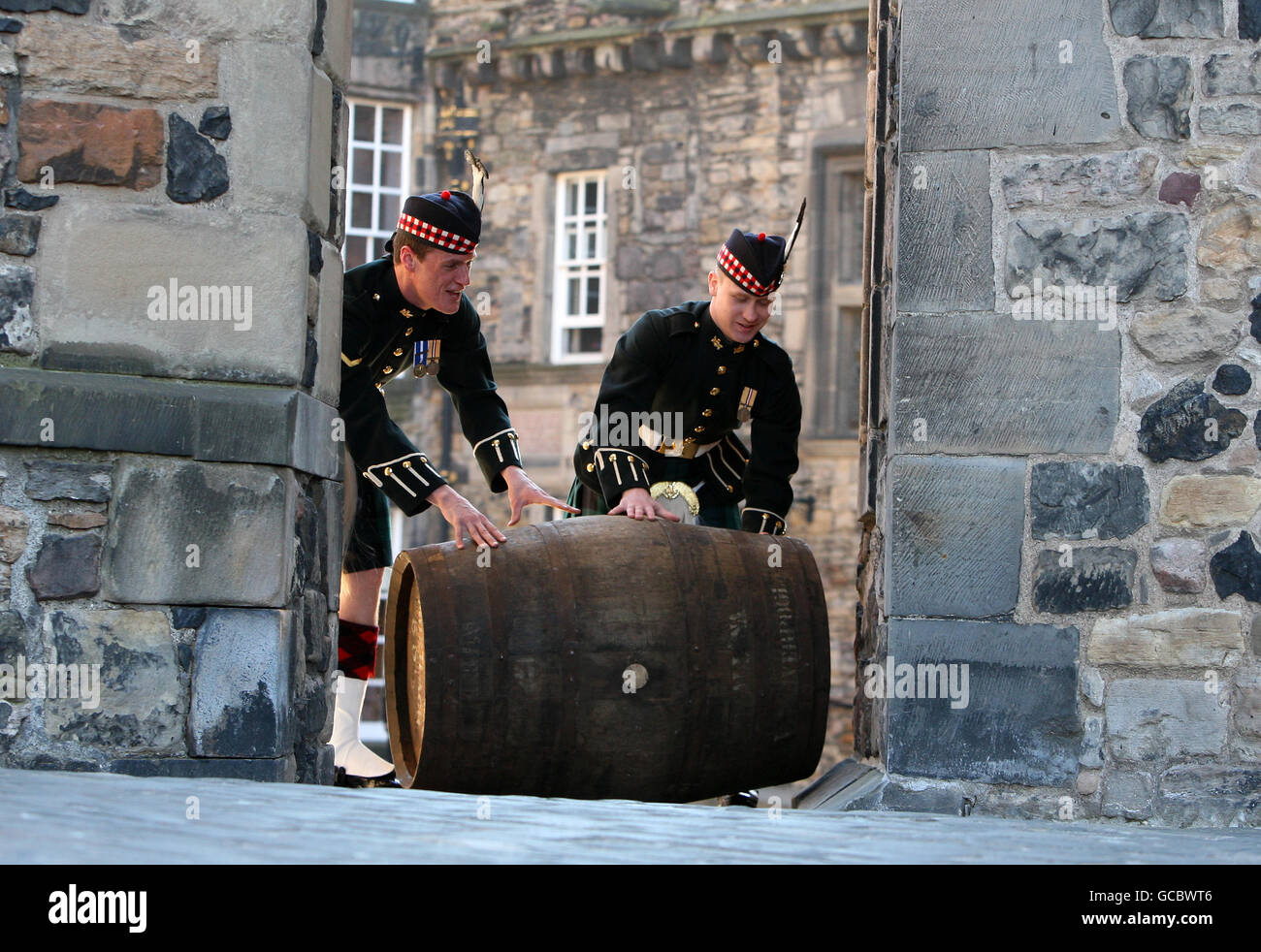 Lance Cpl Alan Leiper (left) and Highlander Kris Green from the Royal ...