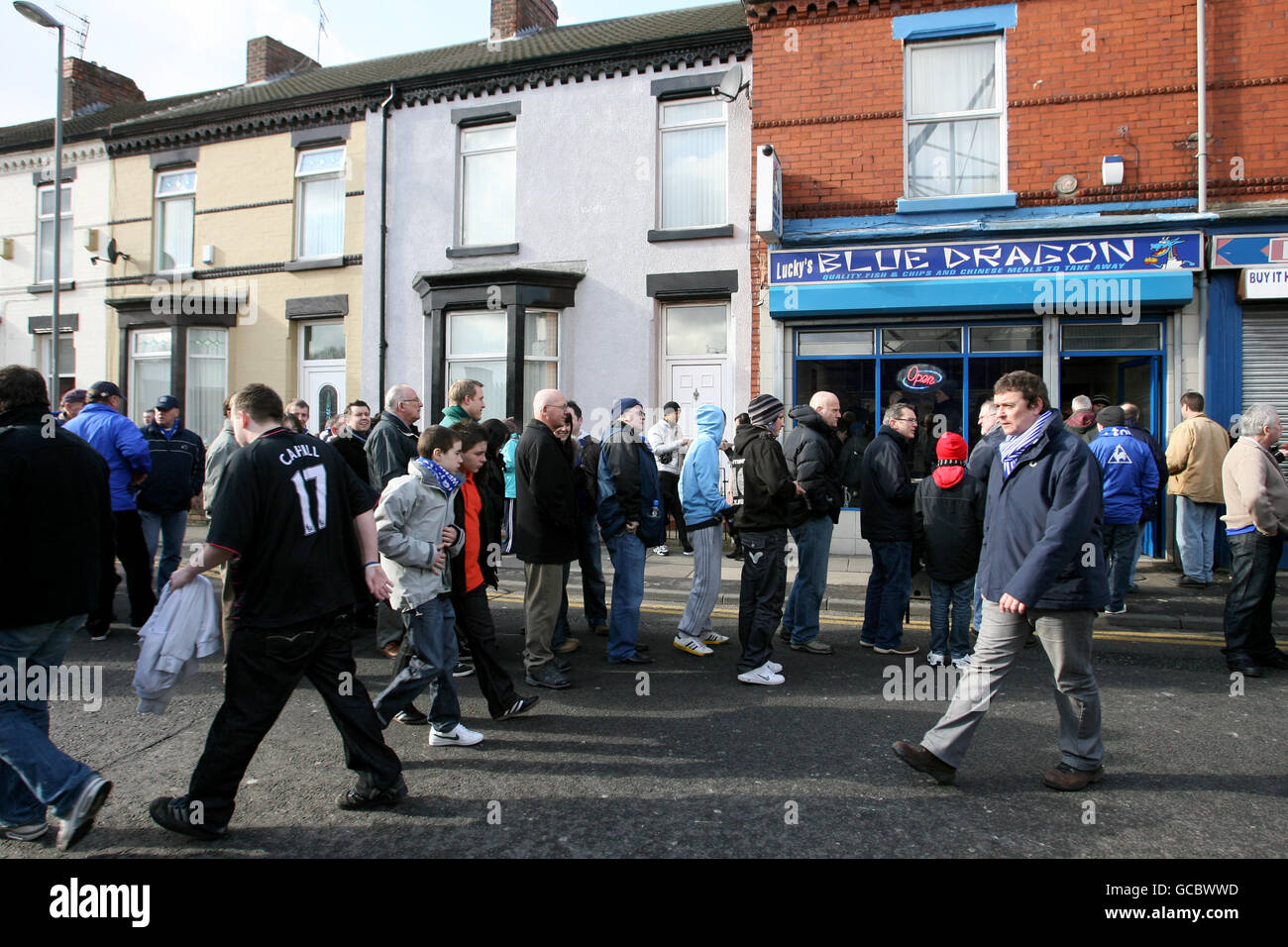 Fans make their way to goodison park hi-res stock photography and ...