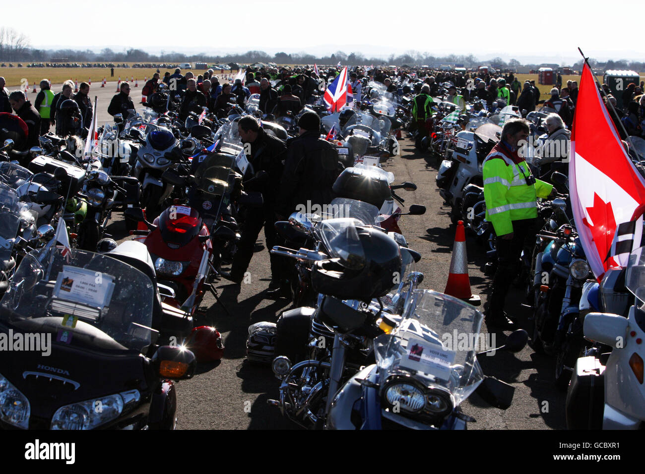 Bikers pay tribute to fallen troops Stock Photo - Alamy