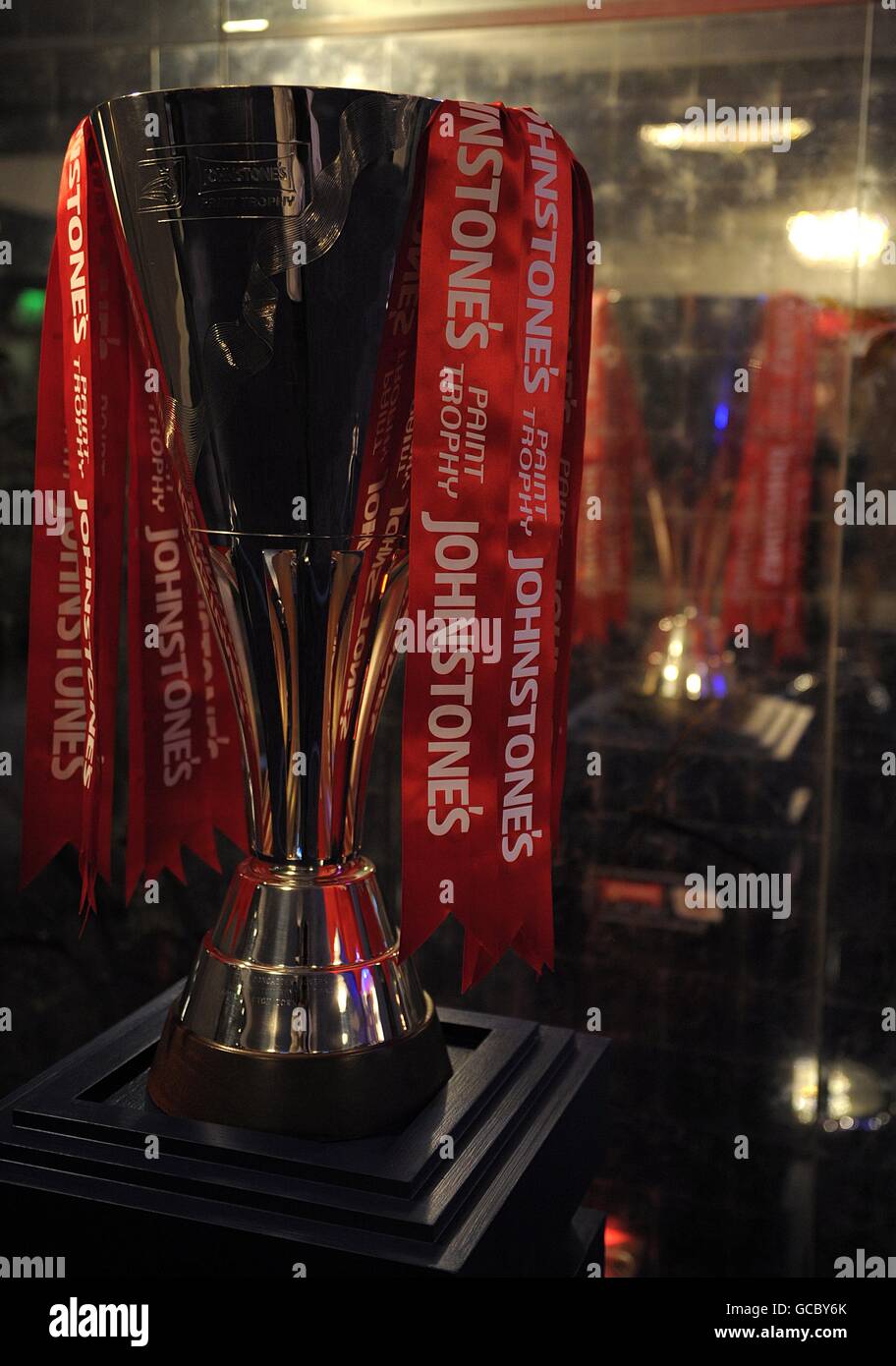 Soccer football league awards 2010 london hi-res stock photography and ...