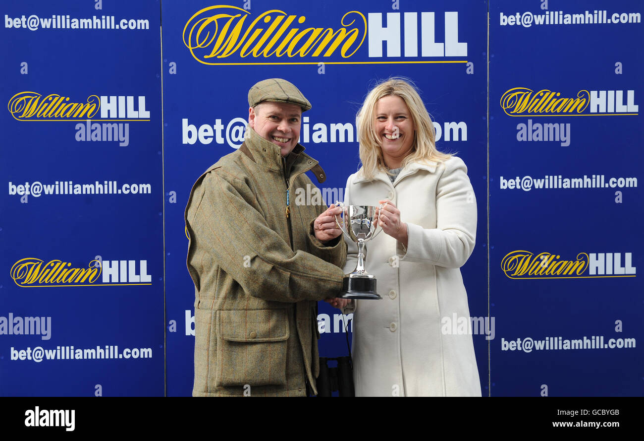 Horse racing races com william hill branding signage sponsor board hi ...