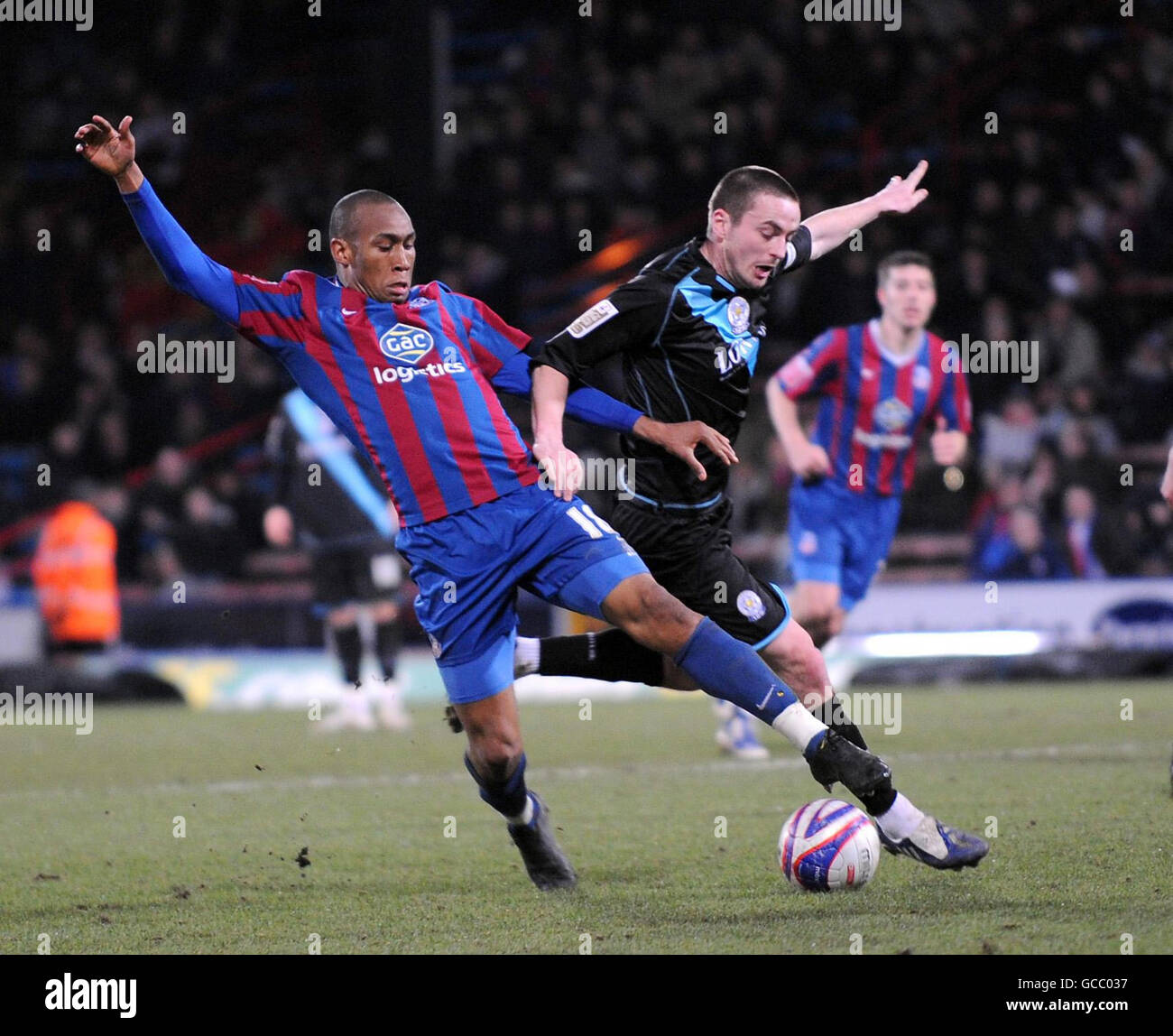 Crystal Palace's Calvin Andrew and Leicester's Matt Oakley (right) in ...