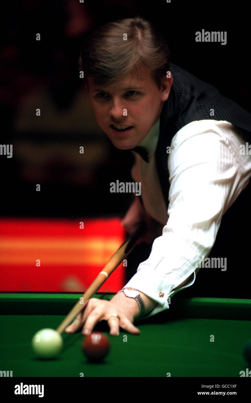 Snooker - Benson & Hedges. Neal Foulds Stock Photo - Alamy
