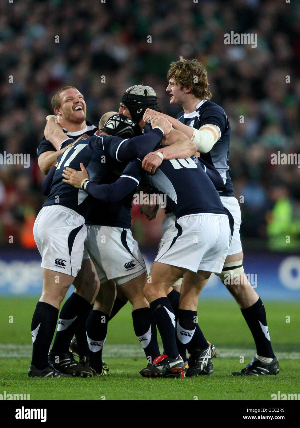 Left to right scotlands euan murray hi-res stock photography and images ...