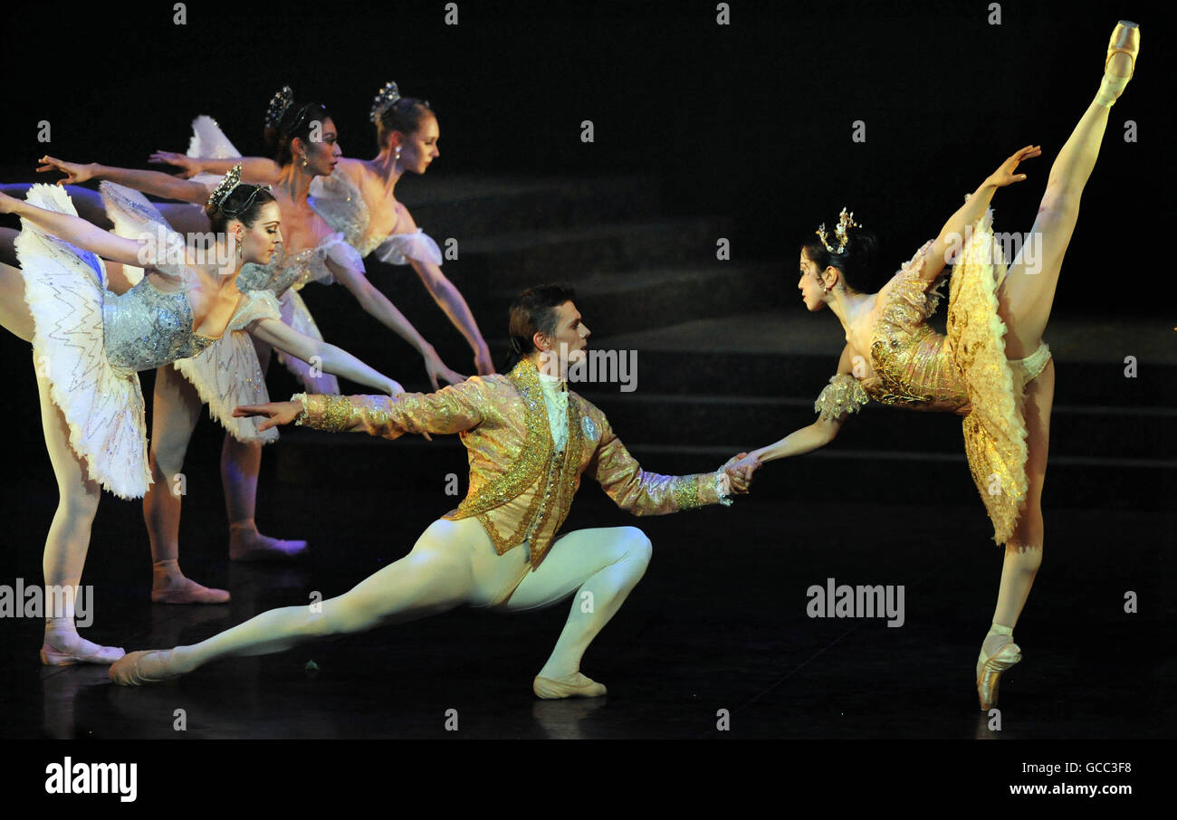 Cinderella (Erina Takahashi) and the Prince (Dmitri Gruzdyev) dancing ...