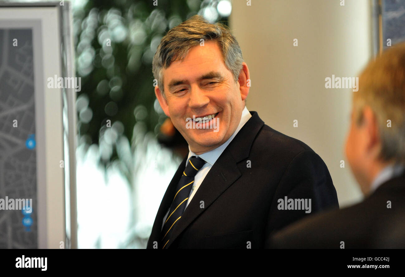 Prime minister brown meets staff visit meet staff wellcome trust hi-res ...