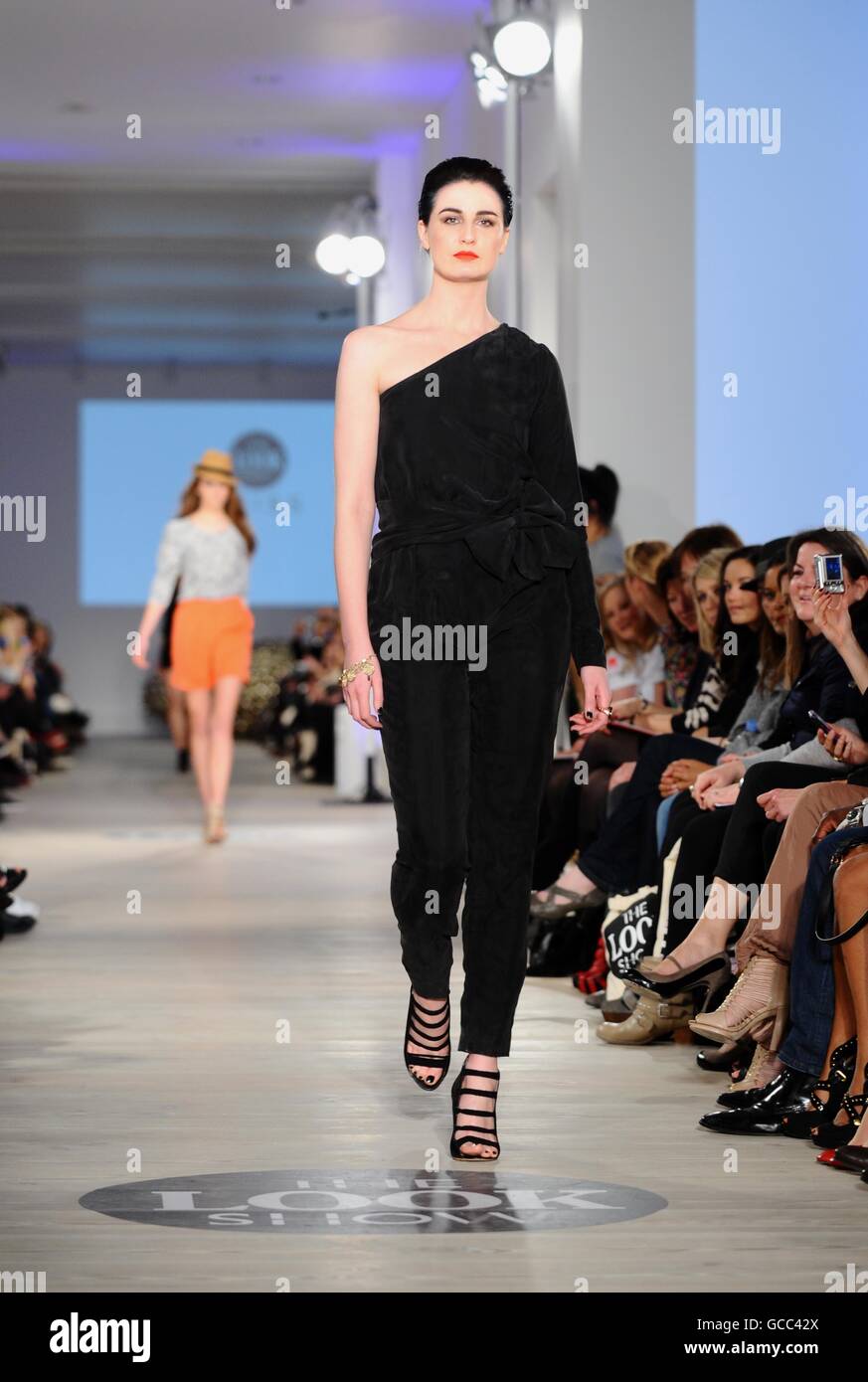 Erin o'connor on catwalk hi-res stock photography and images - Alamy